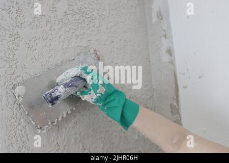 applying structural plaster to drywall, repairing the interior yourself ...