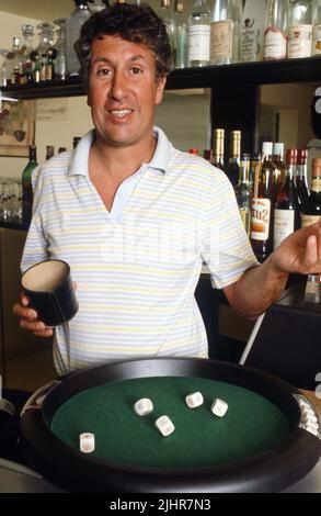 Stéphane Collaro, at home in Paris, with his "Cocoricocoboy" acolytes ...