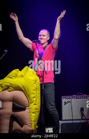 Jay Levine of Canadian pop music duo Prozzak, also known as Simon and ...