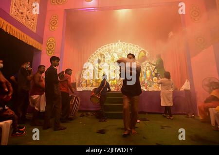 Howrah, West Bengal, India -October 13, 2021 : Hindu devotee dancing ...