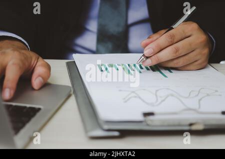 Business document Financial chart and graph Stock Photo - Alamy