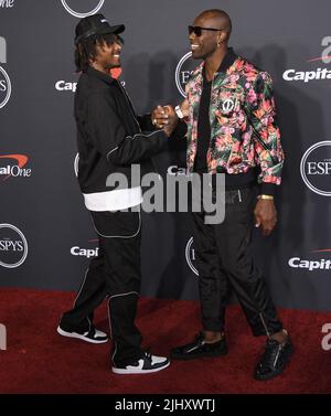 (L-R) Jalen Ramsey and Terrell Owens at the 2022 ESPYs held at the ...
