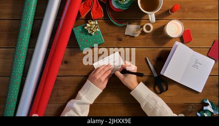 hands attaching name tag to christmas gift Stock Photo - Alamy