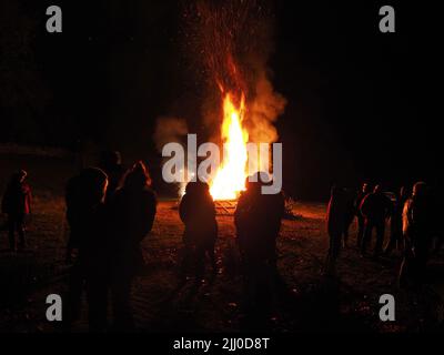 fireside silhouettes of unidentifiable people on Bonfire night ...