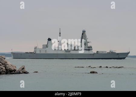 SAMPSON Radar defence mast on Royal Navy Type 45 destroyer HMS Dragon ...
