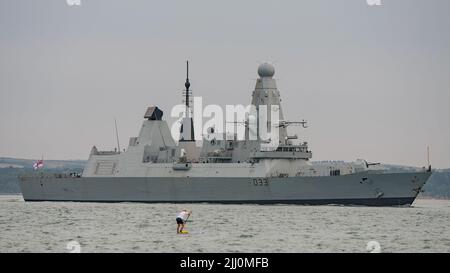 SAMPSON Radar defence mast on Royal Navy Type 45 destroyer HMS Dragon ...