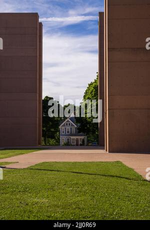 An Old building squeezed between modern skyscrapers in Brisbane ...