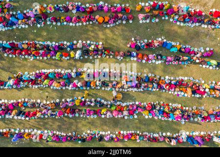People gather in rural Bangladesh for Uros majlis, a traditional food ...