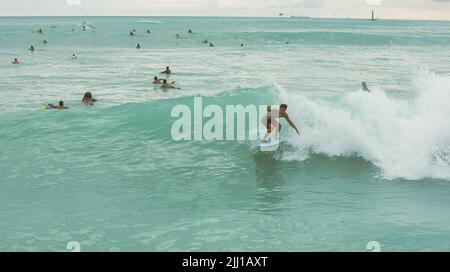 Editorial content from people surfing in Oahu, Honolulu, Hawai, 2022 ...