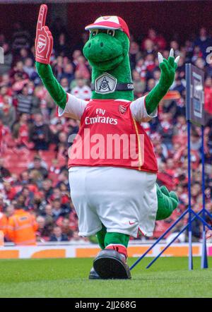 Arsenal mascot Gunnersaurus Stock Photo - Alamy