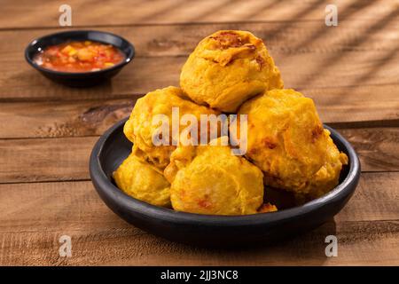 Papas rellenas Colombian - Colombian fried street food Stock Photo - Alamy