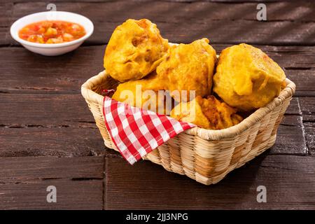 Papas rellenas Colombian - Colombian fried street food Stock Photo - Alamy