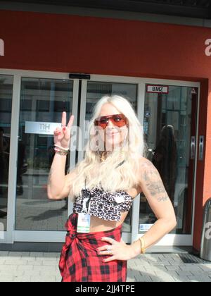 Hannah (eigentlich Petra Lechner) bei der Ankunft zu den Proben zu ...