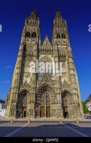 The ceiling of the Tours Cathedral Stock Photo - Alamy