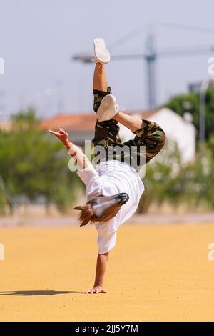 Dancer in full body mask, Yam Harvest Festival in MAPRIK, Papua New ...