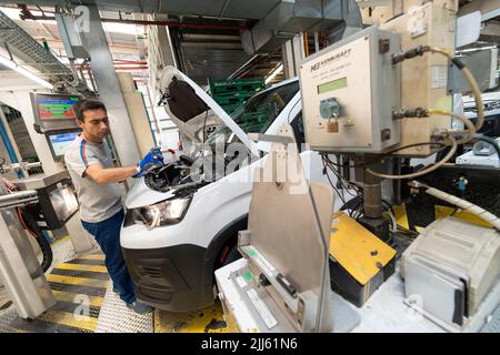 Worker at car factory assembly line Stock Photo - Alamy