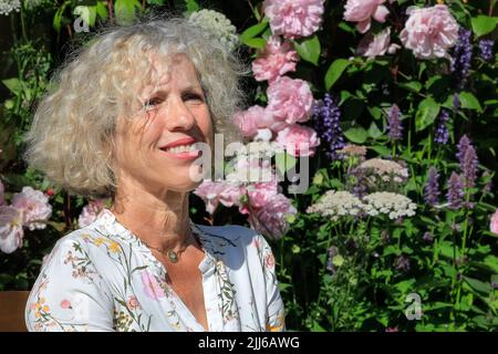 BBC Gardener's World presenter Sue Kent at RHS Hampton Court Palace ...
