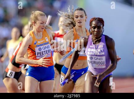 EUGENE - Cathelijn Peeters (drop the baton) in action during the ninth ...