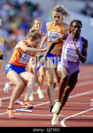 EUGENE - Cathelijn Peeters (drop the baton) and Lieke Klaver in action ...