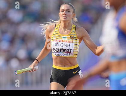 Alica SCHMIDT (SCC Berlin) action, start of the women's 400m semifinals ...