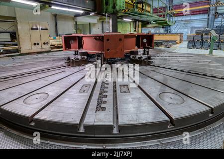 Mechanism of vertical turning lathe machine tool at plant Stock Photo ...