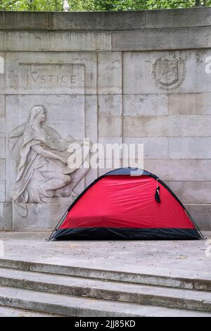 London, Embankment, a homeless person has erected a tent in a sheltered ...