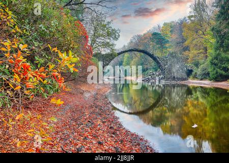 Astonishing autumn landscape in Azalea and Rhododendron Park Kromlau ...