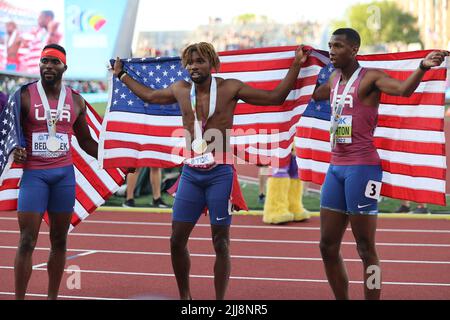Men´s 200 medalists from left:Kenny Bednarek of USA ,silver, Noah Lyles of teh USA, gold ...