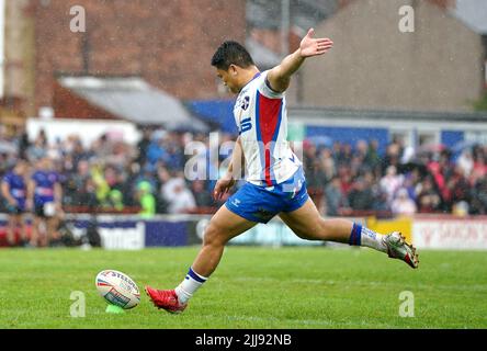 Mason Lino (7) of Wakefield Trinity during the game Stock Photo - Alamy