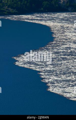Spirit Lake with logs, Mt St Helens National Volcanic Monument ...