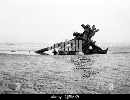 Remains of a shipwreck on the Goodwin Sands, Victorian period Stock ...