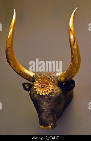 Mycenaean art. Greece. Silver rhyton as head of a bull with golden ...