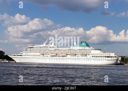 The Phoenix Reisen cruise ship MS AMERA approaching the harbour Stock ...