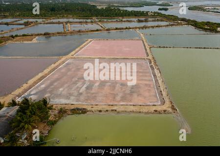 Salt extraction in Sri Lanka by evaporation in salt ponds Stock Photo ...