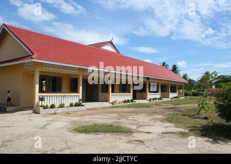 (220725) -- KAMPOT, July 25, 2022 (Xinhua) -- Cambodian Princess ...
