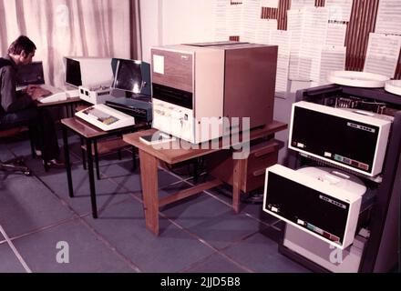 The calculation center of the Pécs plan. Computer Centre of Pécsiterv. Kistelegdi Collection ...