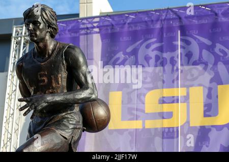 July 25, 2022: LSU basketball great Pete Maravich's new statue is ...