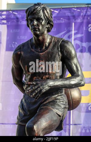 July 25, 2022: LSU basketball great Pete Maravich's new statue is ...