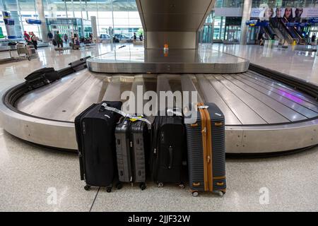 A baggage carousel at the Indianapolis International Airport Baggage ...