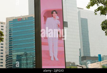 Commercial video featuring BTS, July 5, 2022 : A commercial video ...