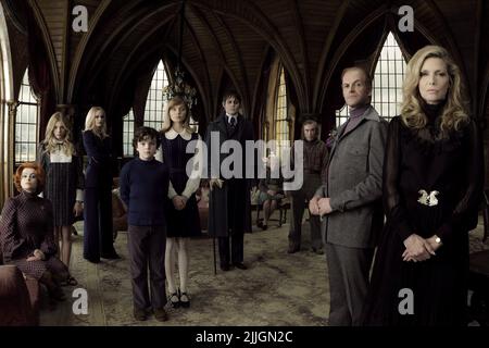 GULLIVER MCGRATH, JONNY LEE MILLER, MICHELLE PFEIFFER, CHLOE GRACE ...