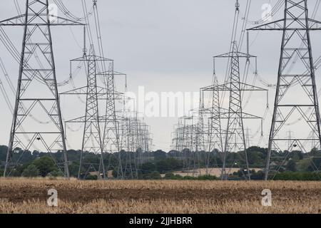 Twin 400kV transmission lines leading from Sizewell nuclear power ...