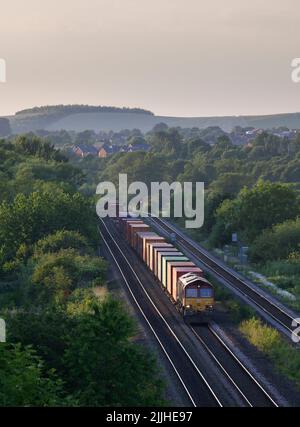 Rail Freight UK - Intermodal Containers being loaded onto freight ...