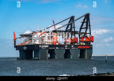 Semi-submersible crane ship Sleipnir, a semi-submersible floating crane ...