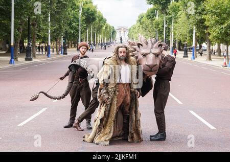 Aslan Ð played by Chris Jared and puppeteered by Oliver Grant, Shaun ...