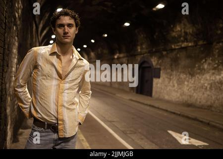 Urban Night Life. Conceptual fashion portraits in a derelict urban ...