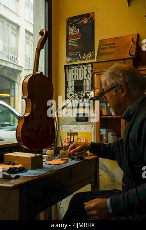 Violin Maker at work Stock Photo - Alamy
