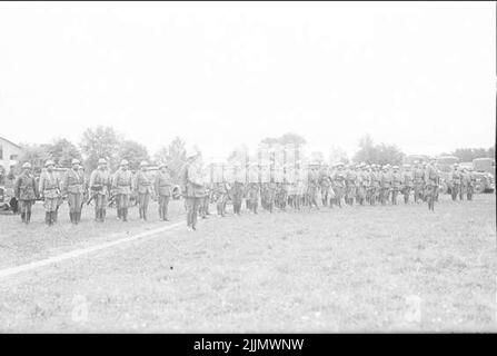 The cavalry inspector General Reinhold von Rosen thanks the regiment on ...