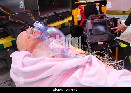 An oxygen mask on training doll Stock Photo - Alamy