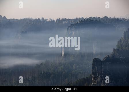 Schmilka, Germany. 28th July, 2022. Clouds of smoke from the burning ...